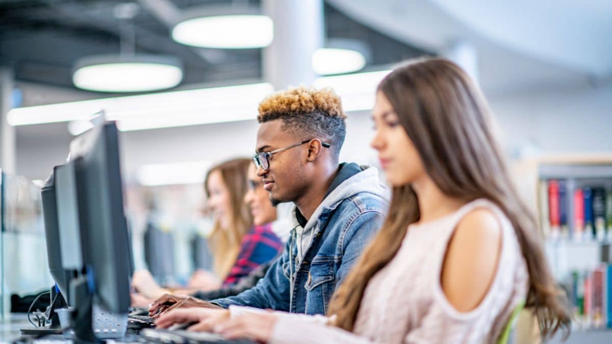 How to Generate Multiple-Choice Questions with AI – OneHE